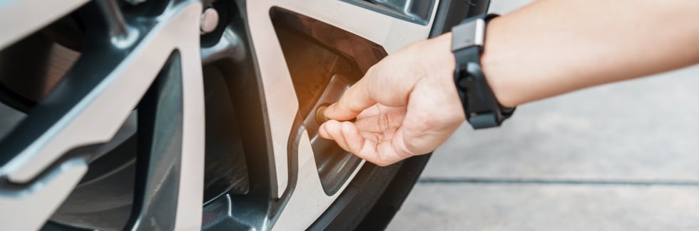 Faire le gonflage des pneus à l'azote - Allopneus.com